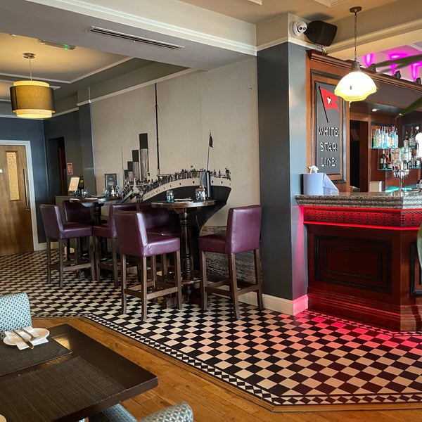 Titanic Bar & Grill - 20 Casement Sq