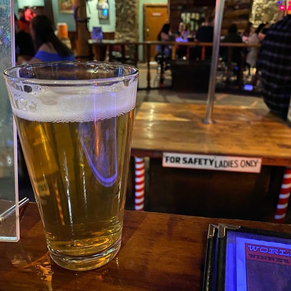 Rock Rest Lodge - Bar in Golden