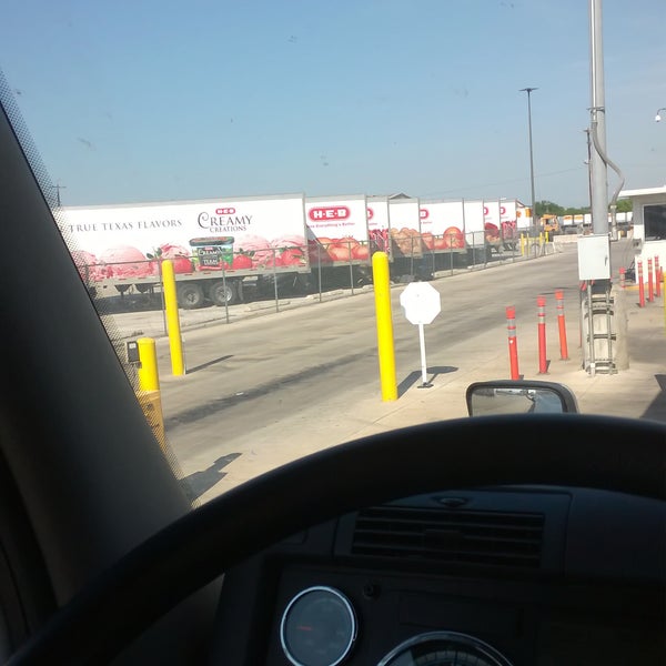 H-E-B Distribution Center - 4710 N Interstate 35