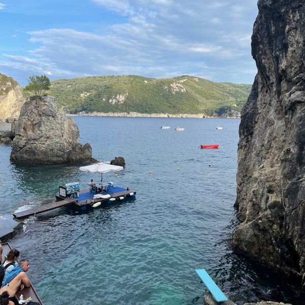 La Grotta Beach Bar _ La Grotta Beach – AZZU