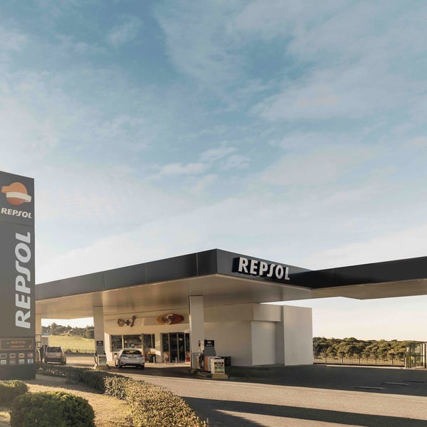 Estación de Servicio Repsol - Fuel Station in El Burgo de Ebro