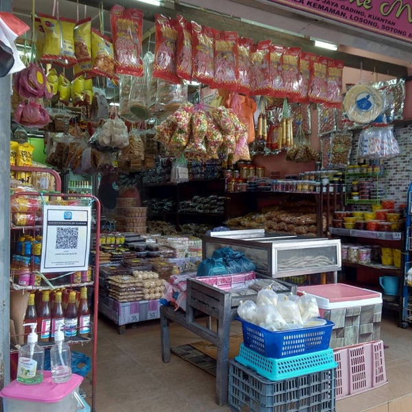 Jaya Gading Dried Keropok Stalls - 2 tips