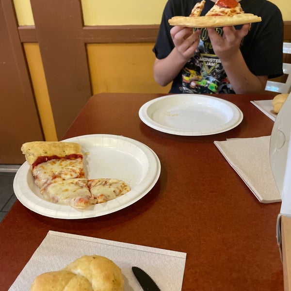 Primos Pizzeria - Six Flags St Louis