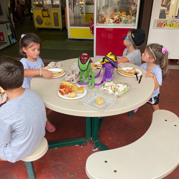 Primos Pizzeria - Six Flags St Louis