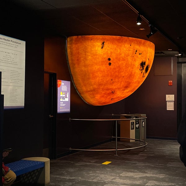 Charles Hayden Planetarium - Planetarium in West End