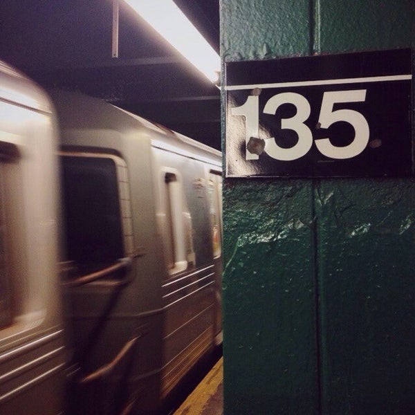 MTA Subway - 135th St (B/C) - Metro Station in West Harlem