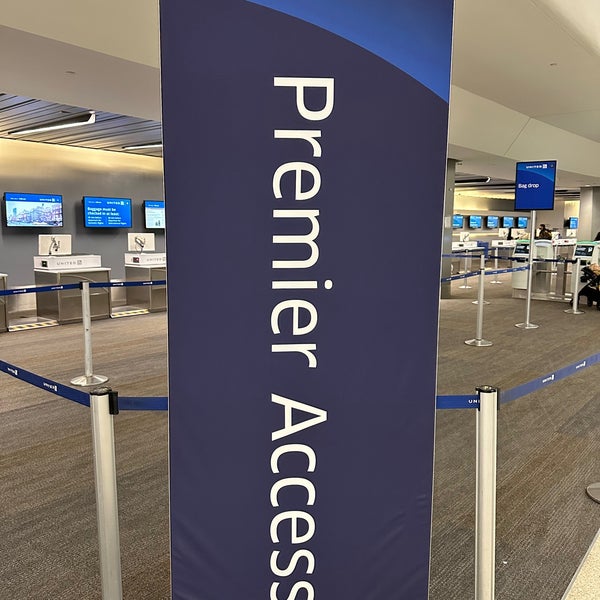 Photos at United Airlines Check-in - 12 tips