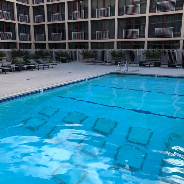 Hilton Pool - Hotel Pool in Tenderloin