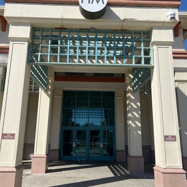 Hanford Mall - Hanford, CA