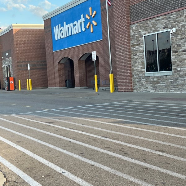 Walmart Supercenter - 24 tips from 1804 visitors