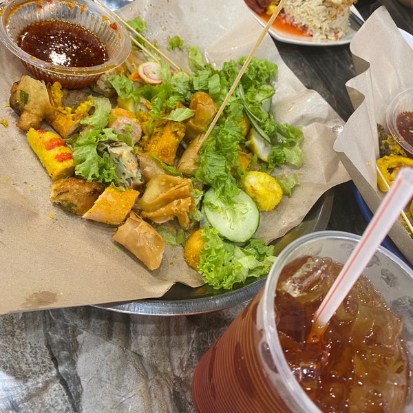 Gerai Syam Bawah Pokok - Halal Restaurant in Puchong