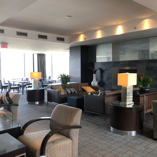 Hilton Toronto Executive Lounge - Financial District - 6 tips