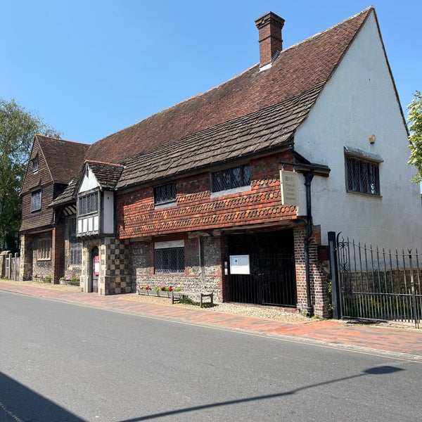 Anne Of Cleves House - 52 Southover St