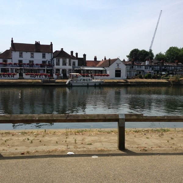 Staines Bridge - Bridge in Staines