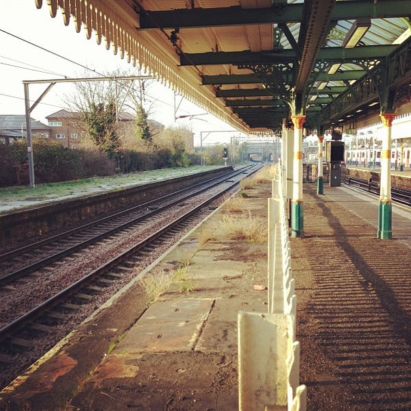 Plaistow London Underground Station - Metro Station in West Ham