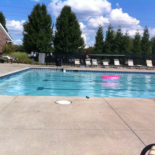 New Hampton pool - Swimming Pool in Broadview Heights