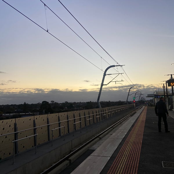 Hughesdale Station - 1 tip from 651 visitors