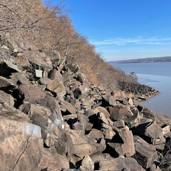 Giant Stairs Long Path Loop Hike - Alpine, NJ