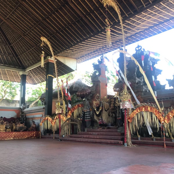 Uma Dewi Kecak & Sanghyang Dance - Jl. Waribang No. 21