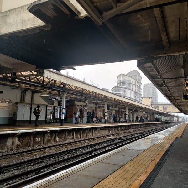 Platform 4 - Woking Railway Station (WOK)