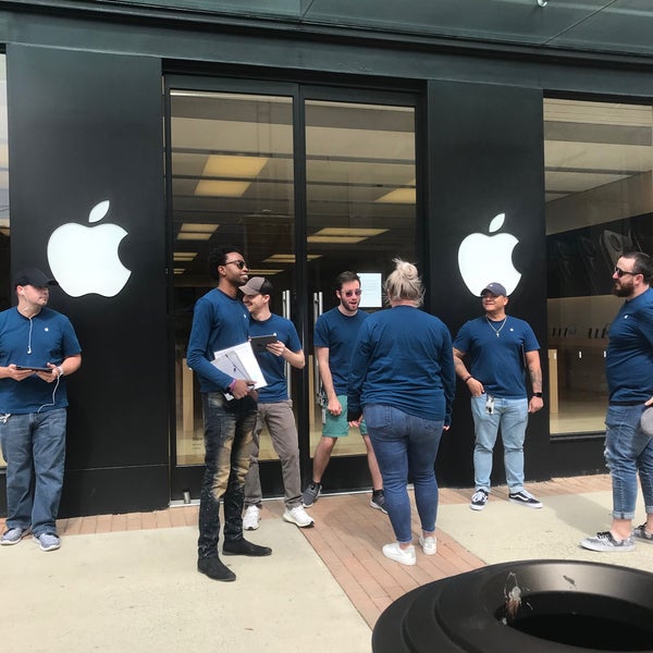 Apple Southpoint - 8030 Renaissance Pkwy