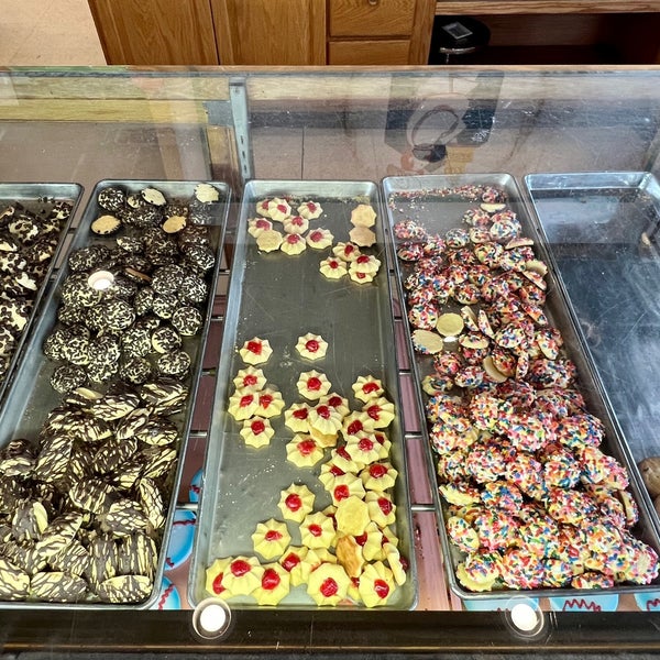 Wolf's Bakery - Bakery in Evergreen Park