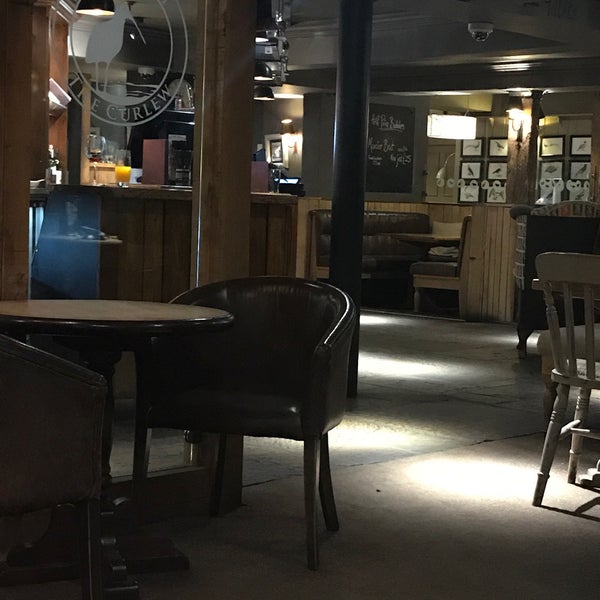 The Curlew - Pub in West Parley