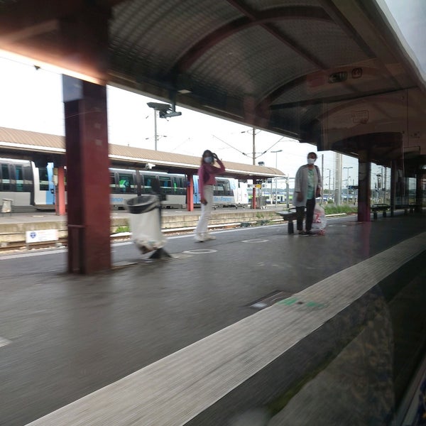 Photos at Gare SNCF de Creil - Place Charles de Gaulle