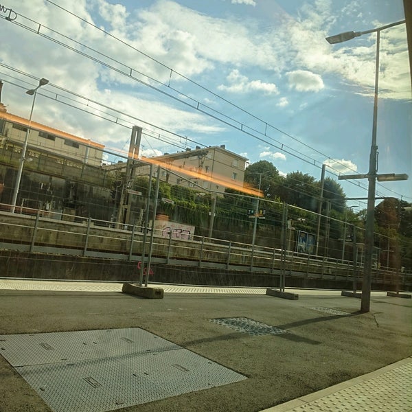 Photos at Gare SNCF de Viroflay Rive Droite - 343 visitors