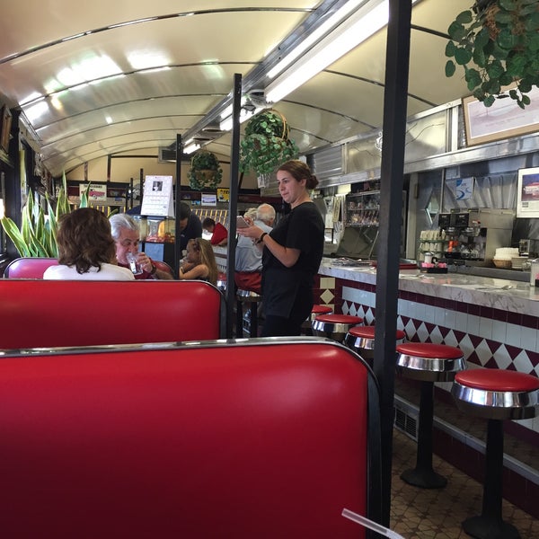 Roadside Diner - Hwy. 33