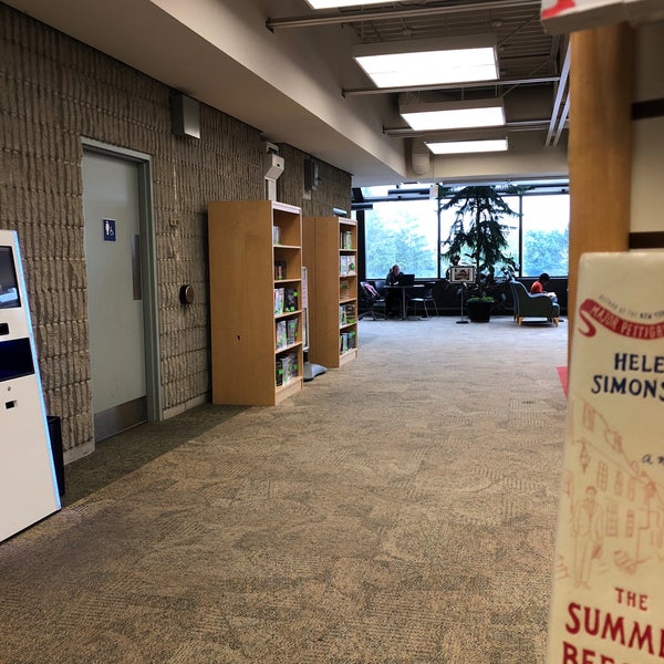 Ruth E. Dickinson Library - Library in Barrhaven West-Old Barrhaven