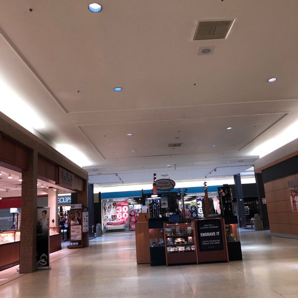 Cornwall Square - Shopping Mall in Cornwall