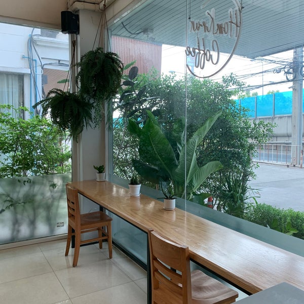 Hom Krun Coffee (หอมกรุ่น คอฟฟี่) - Café