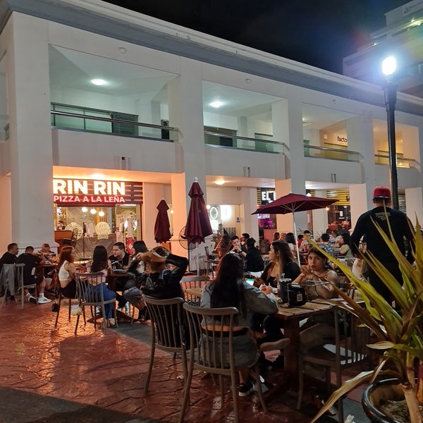 Rin Rin Pizza A La leña bar Marina - Italian Restaurant in Mazatlán
