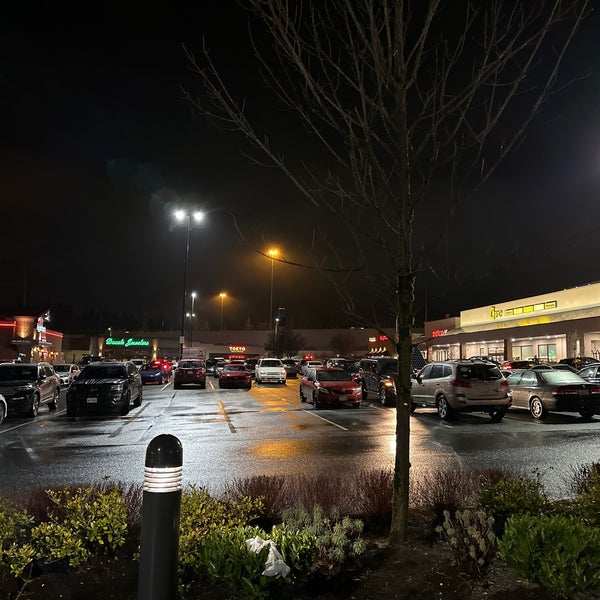 Factoria Village - Shopping Mall in Factoria