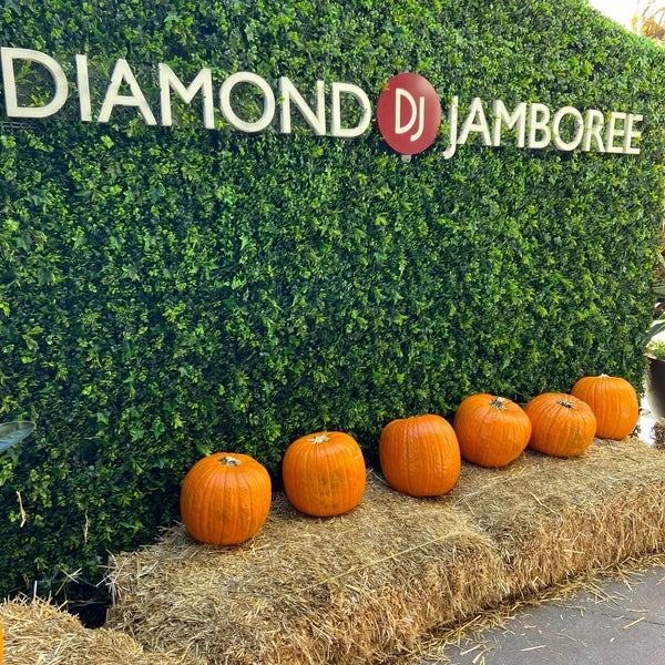Diamond Jamboree Shopping Center - Shopping Mall in Irvine