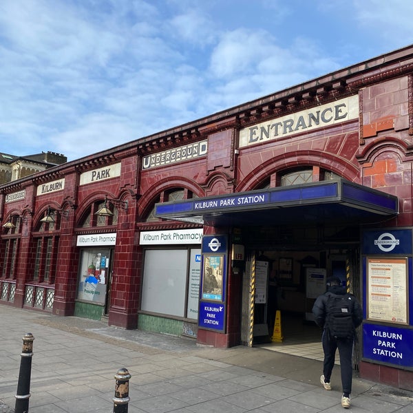 Kilburn Park London Underground Station - Metro Station in London