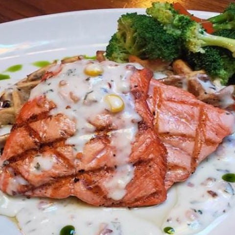 Houligans Steak & Seafood Pub - Eau Claire, WI