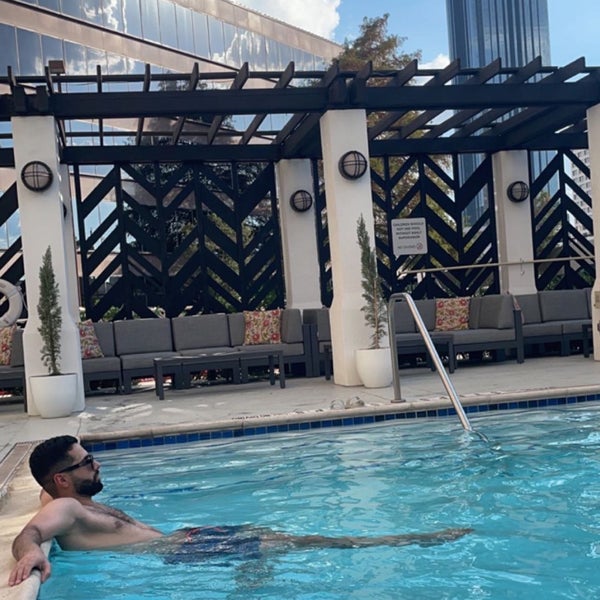 Hilton Rooftop Pool - Hotel Pool in Houston