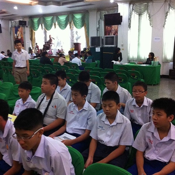 ห้องประชุมเทิดพระเกียรติ - Debsirin School