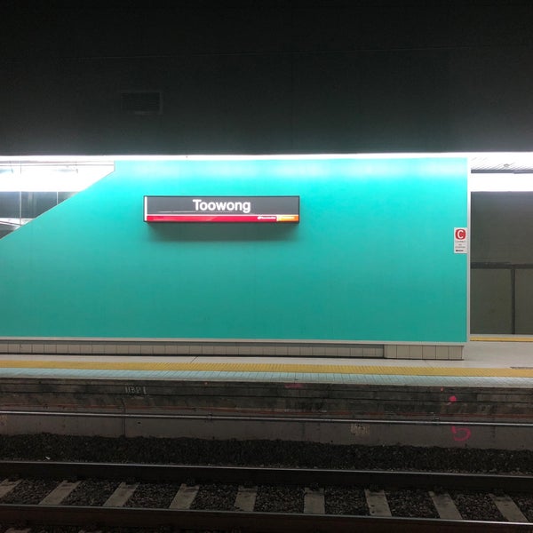 Toowong Railway Station - Rail Station in Toowong