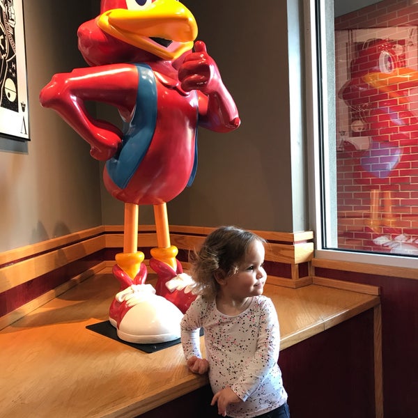Red Robin Gourmet Burgers and Brews - Burger Joint