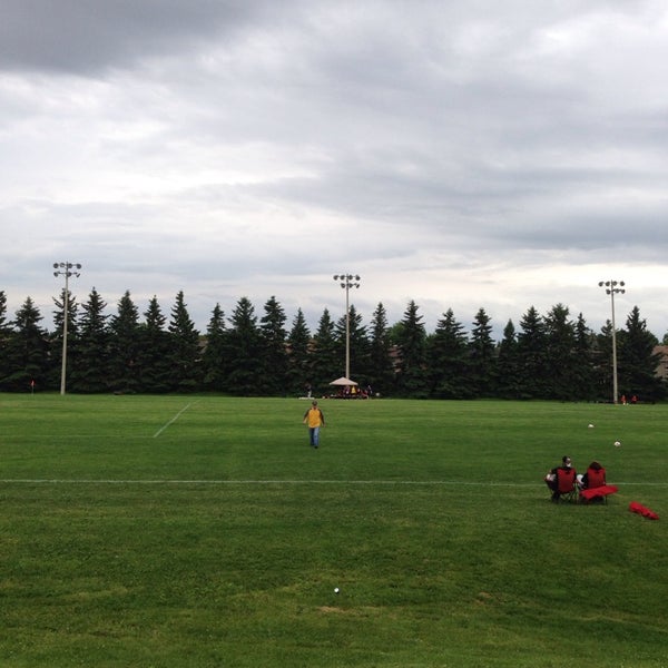 Ray Twinney Recreational Complex - 100 Eagle St W