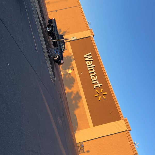 Walmart Supercenter - Hipermercado em Clinton