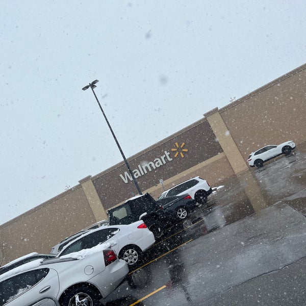 Walmart Supercenter - Hipermercado em Clinton