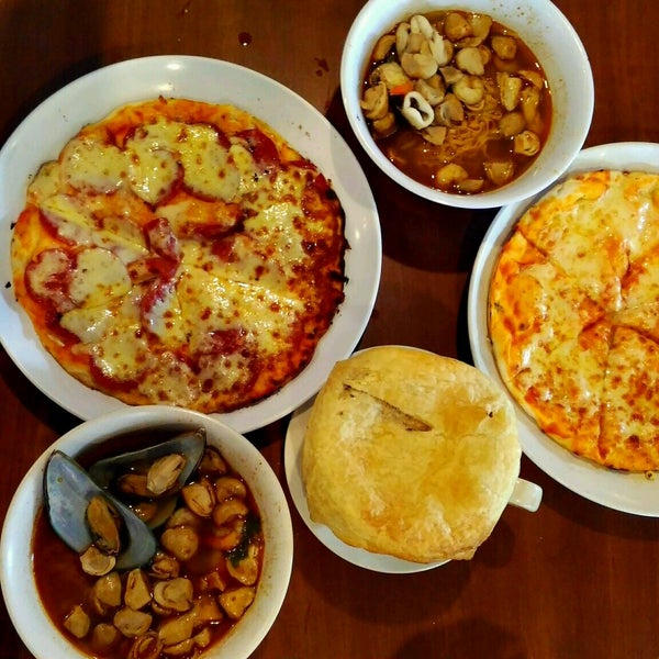 Pizza Kayu Bakar - Pizzeria