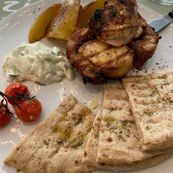 Photos at Mazi Greek Kitchen - Greek Restaurant in Budapest V. kerülete