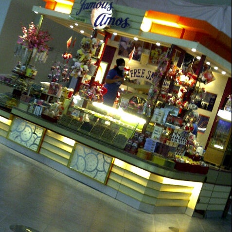 Famous Amos - 211 visitors