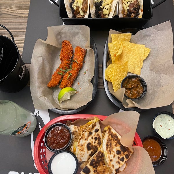 Burro Blanco - الخليج التجاري - 3 visitors