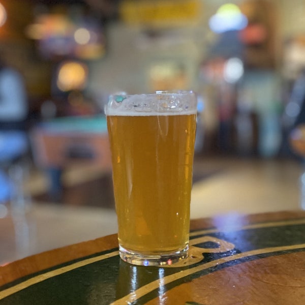 Rock Rest Lodge - Bar in Golden